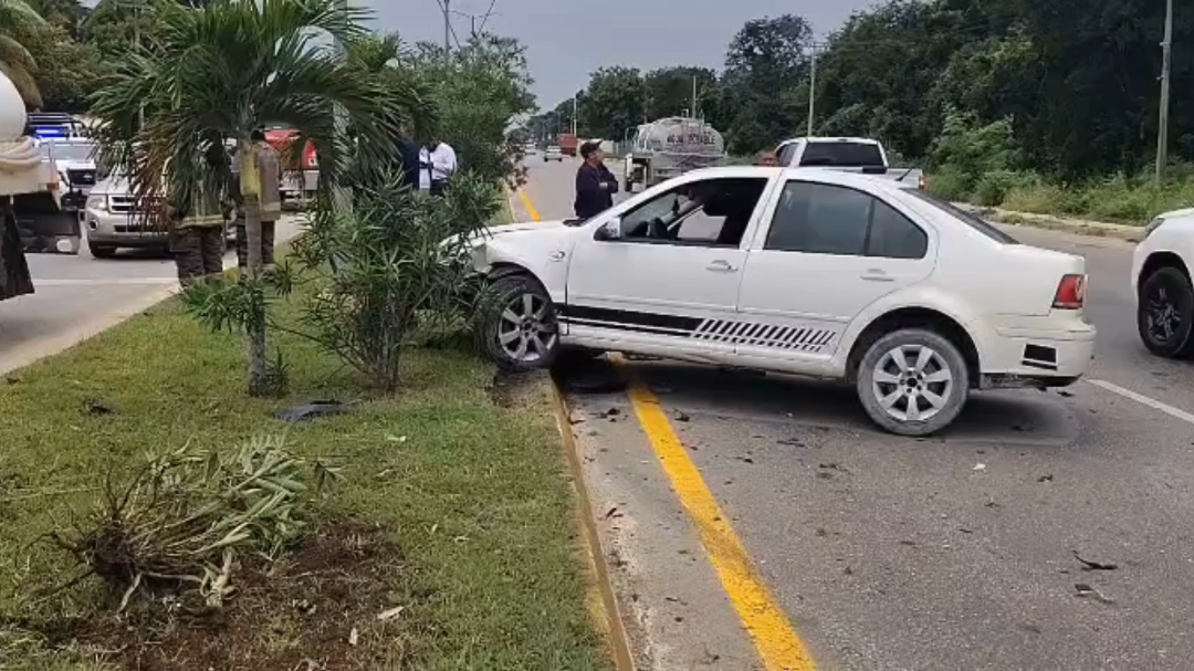 Conductor a exceso de velocidad causa accidente en avenida José López ...